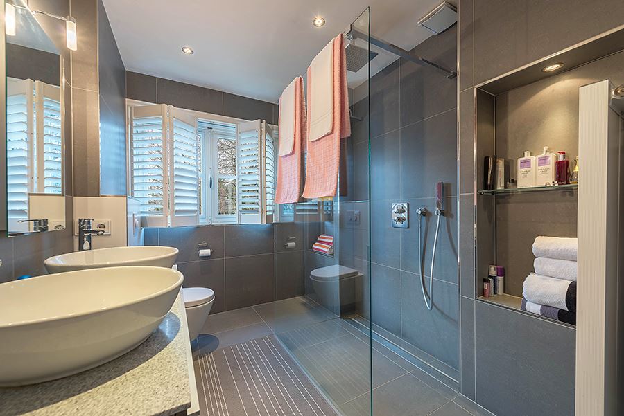 Shutters in de badkamer | Van Eyck shutters | NL